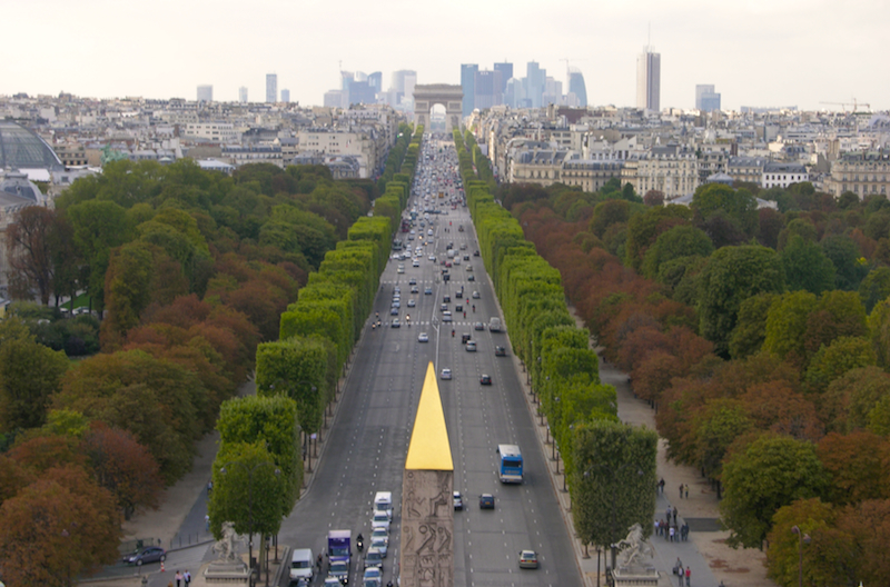 Les Champs-Élysées シャンゼリゼ通り - BLSスクール